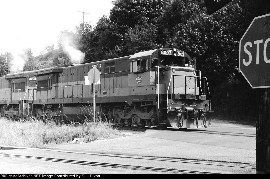 MILW 8003-8000 approaching the BN/MILW crossover at Pine Street